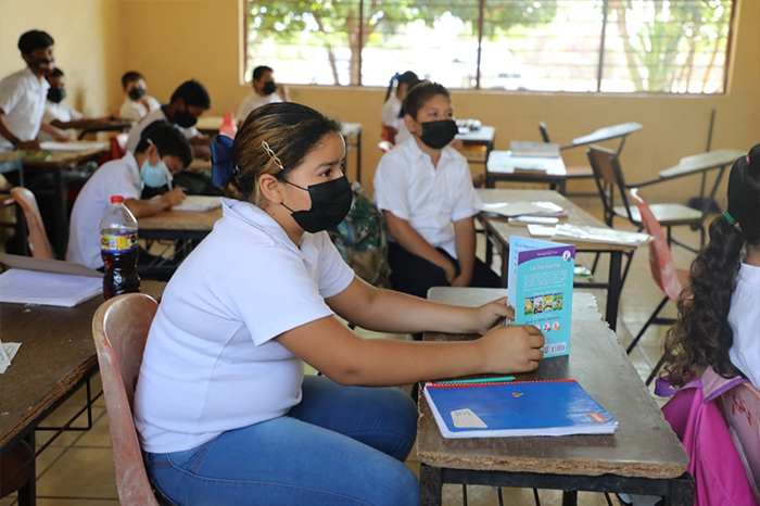 Escuelas seguirán abiertas pese a cambio a semáforo amarillo en Michoacán