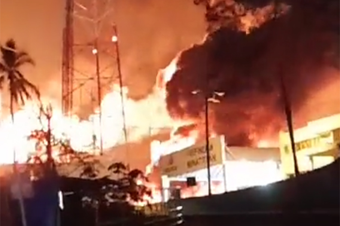 VIDEO | Así se vio el fuerte incendio en refinería Lázaro Cárdenas de ...