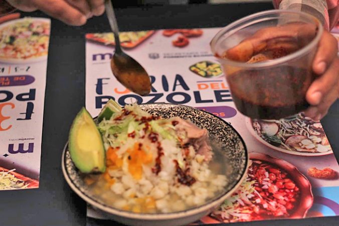 De conejo, puerco y hasta vegano, un pozolito en la tercera feria de ...