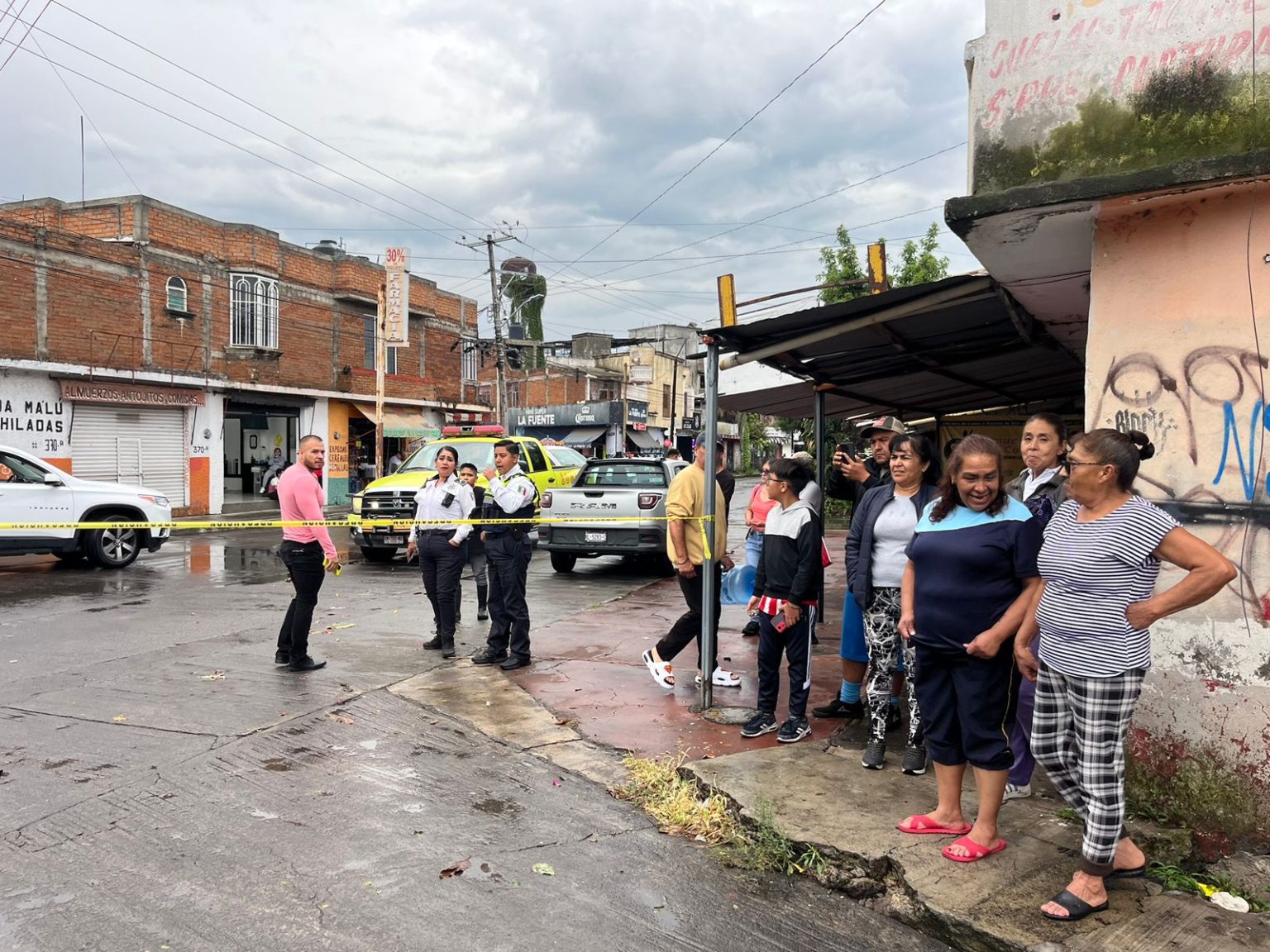 Calles y viviendas inundadas y árboles caídos, tras lluvia este sábado ...