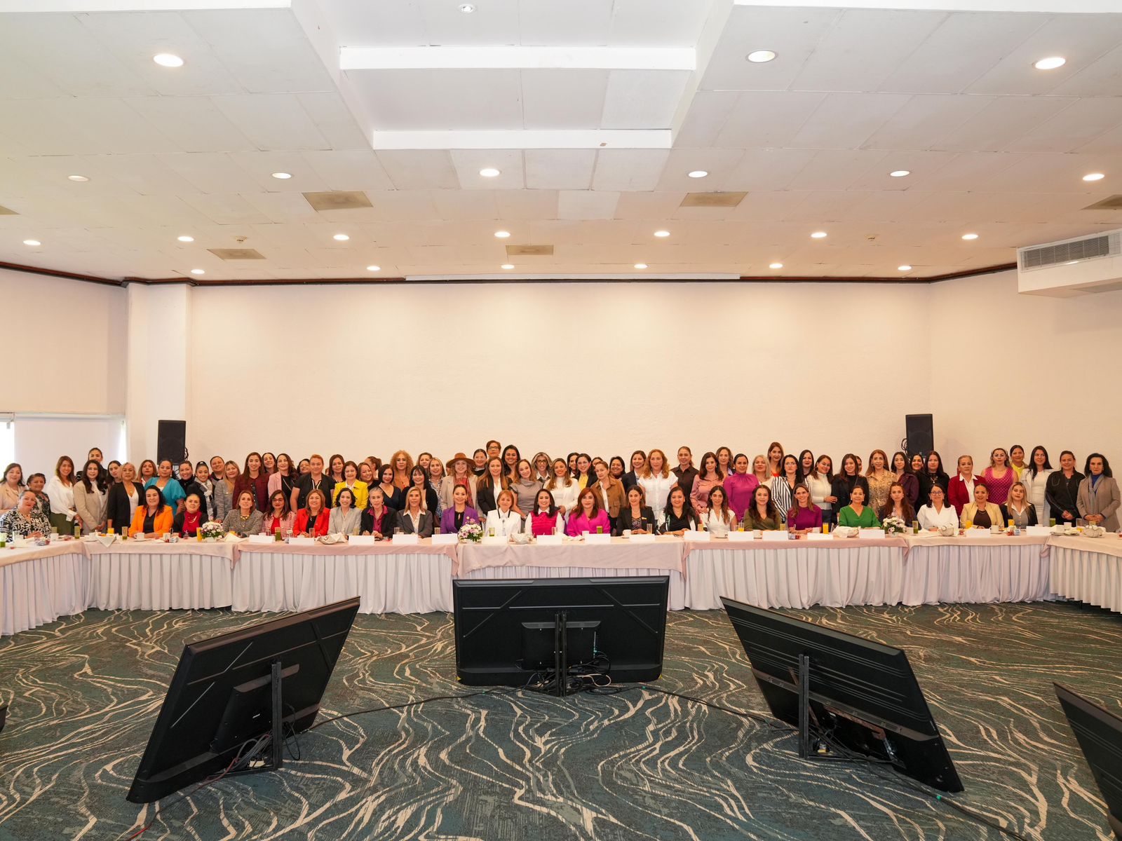 Presenta Gladyz Butanda proyectos con perspectiva de género ante ...