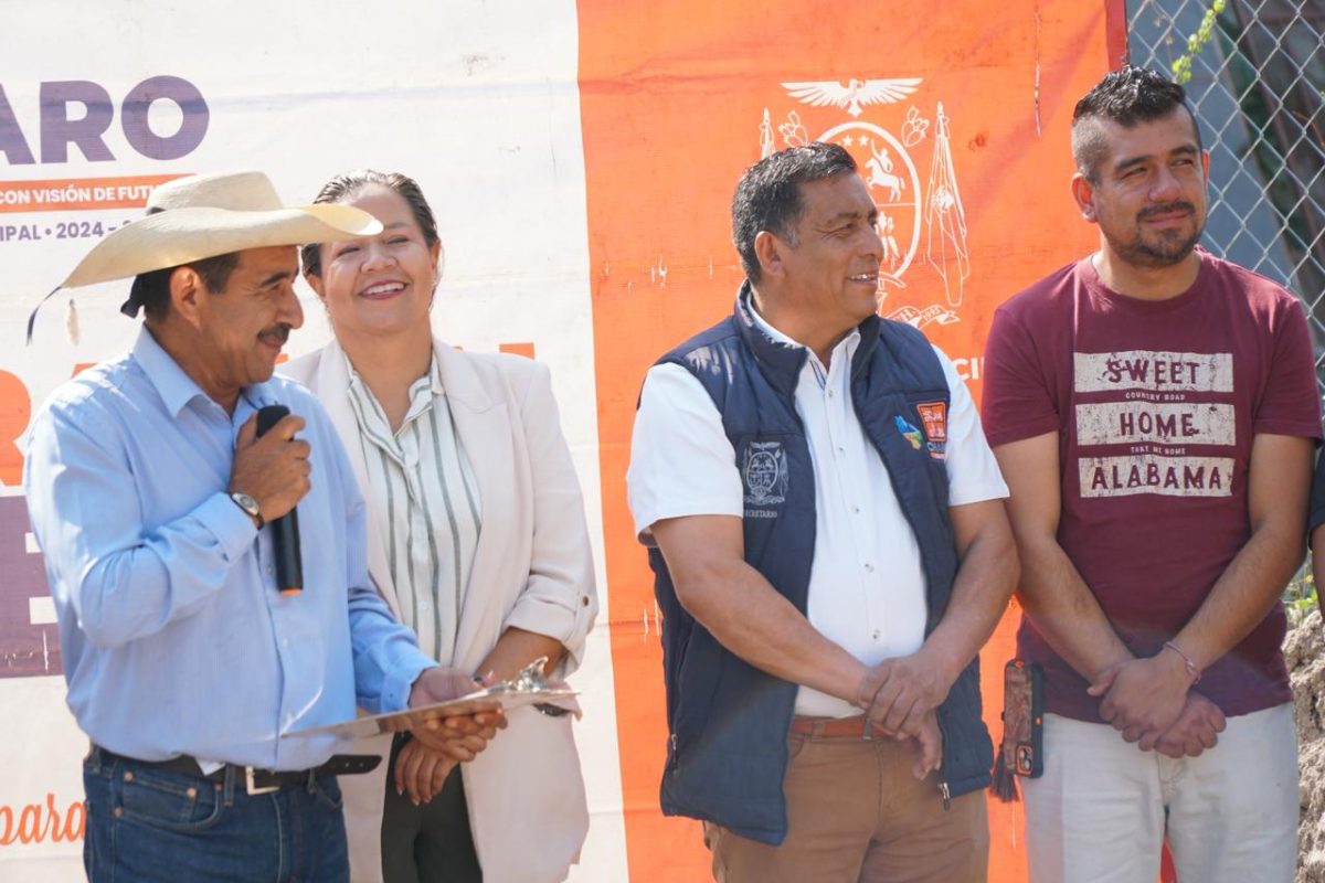 Inicia construcción de red de drenaje y agua en calle Josefa Ortiz, Charo