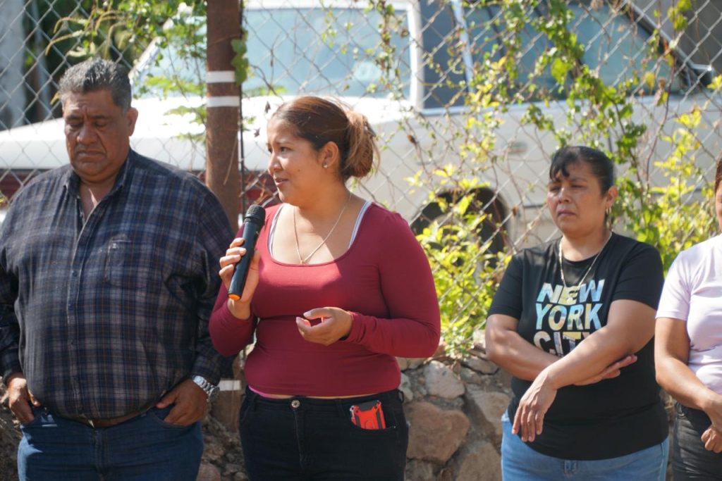 Inicia construcción de red de drenaje y agua en calle Josefa Ortiz, Charo