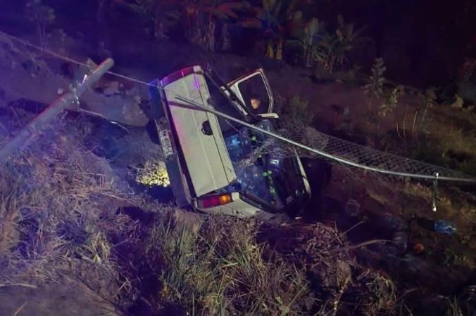Falla en frenos provoca accidente en Tacámbaro; hay menores heridos