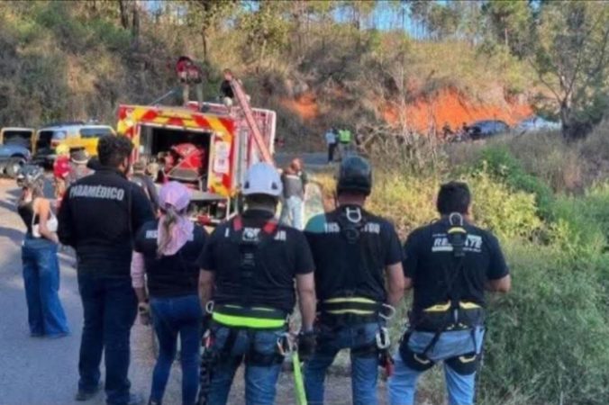 Localizan cadáver sin brazos en un barranco, en la carretera Uruapan-El ...