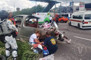 Choque entre combi y camioneta deja un lesionado en Morelia