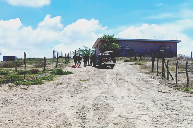 Abandonan cadáver baleado en brecha de la tenencia de La Mira